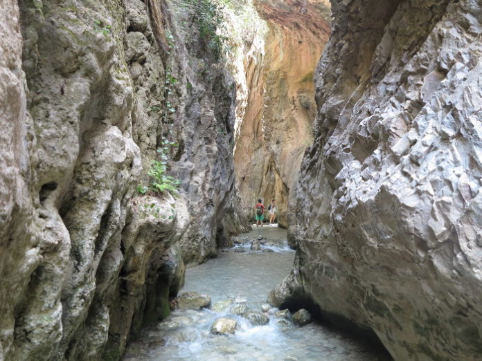 Río Chillar: ¡Se moja en este sendero! - Nerja Blog